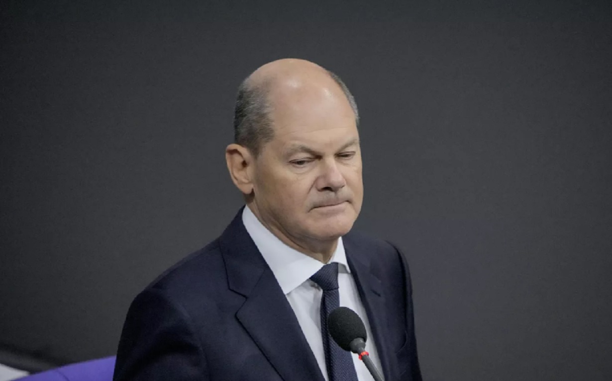 Немцев возмутило обращение своего канцлера Шольца к Путину