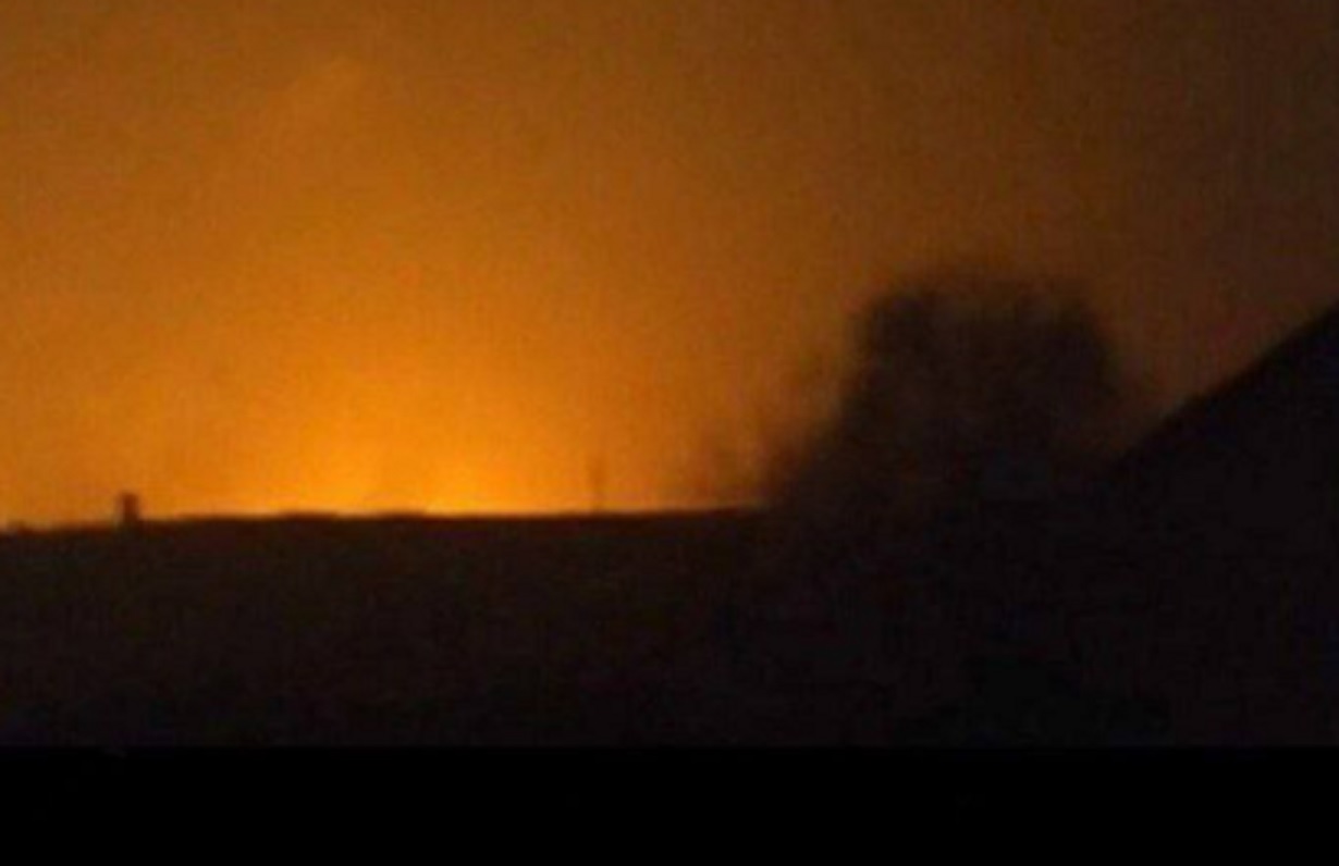 RusVesna опубликовала видео с горящим после удара ВС РФ кварталом ...